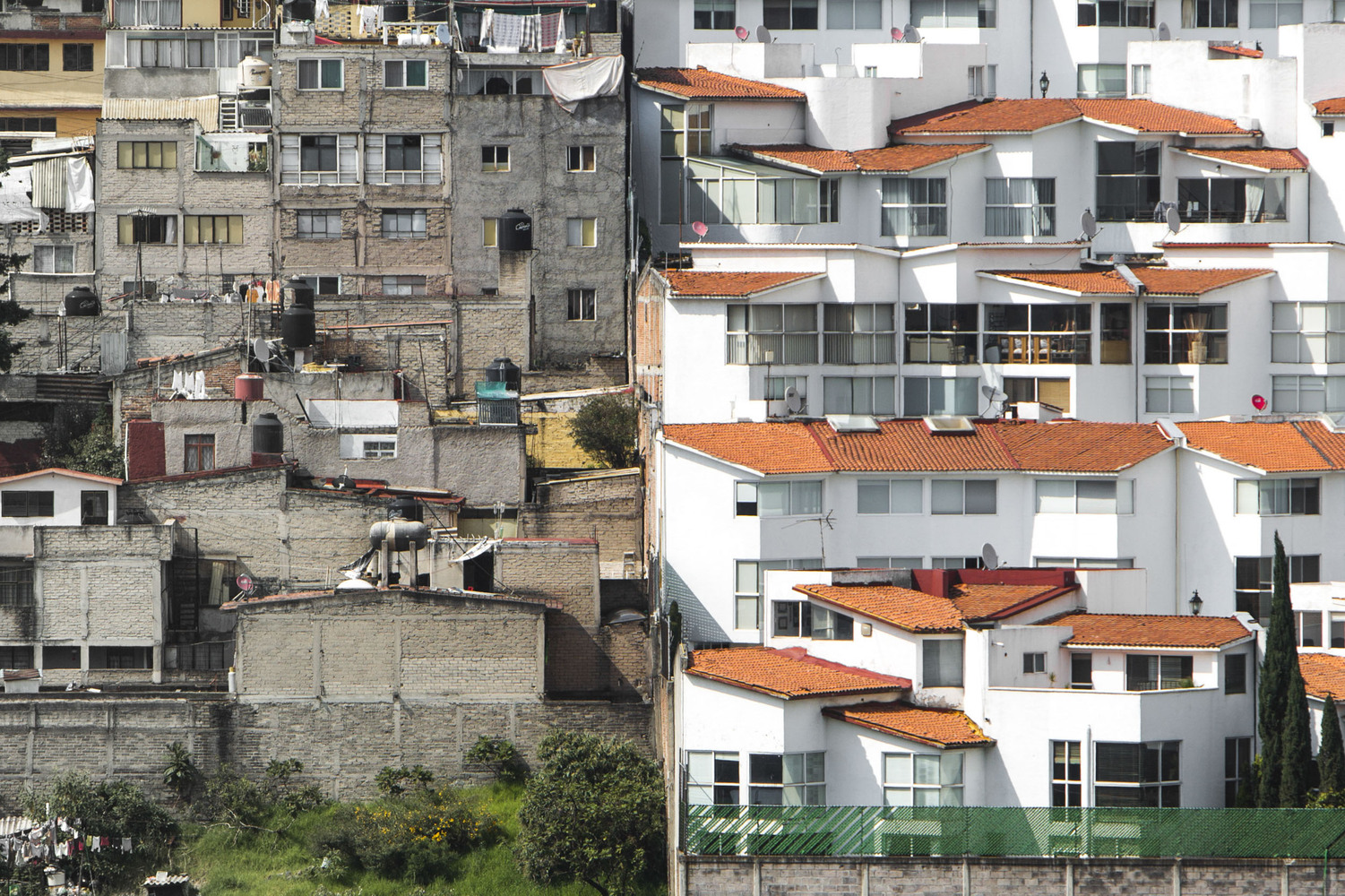 Pabarazia tashmë duket nga qielli - Teza 11